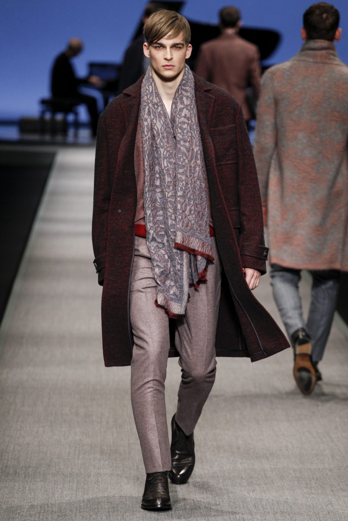 L'uomo dandy chic di Canali inverno 2014