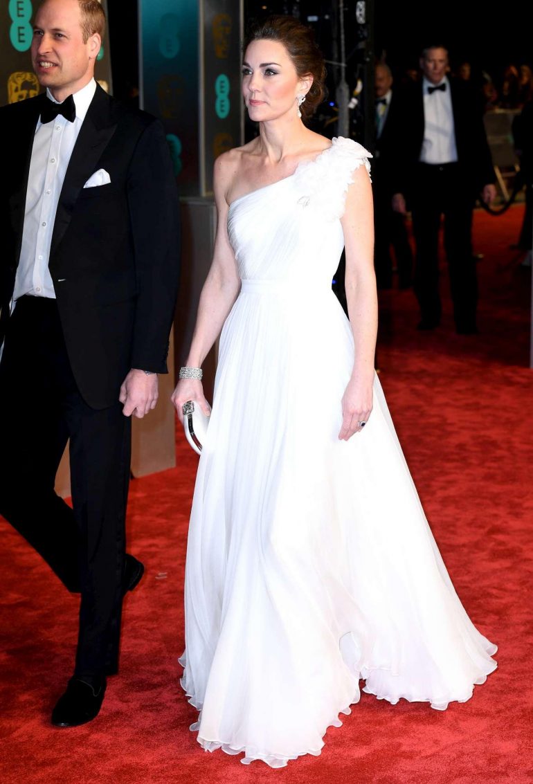 Kate Middleton in bianco ai Bafta, ciao ciao Meghan! - Mamme a spillo